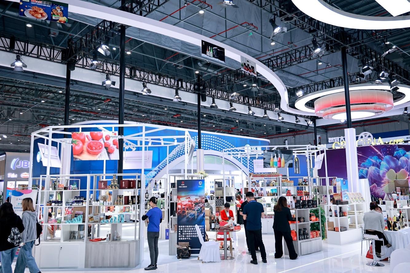 Introduction to the ICBC booth at the 8th China International Import ...